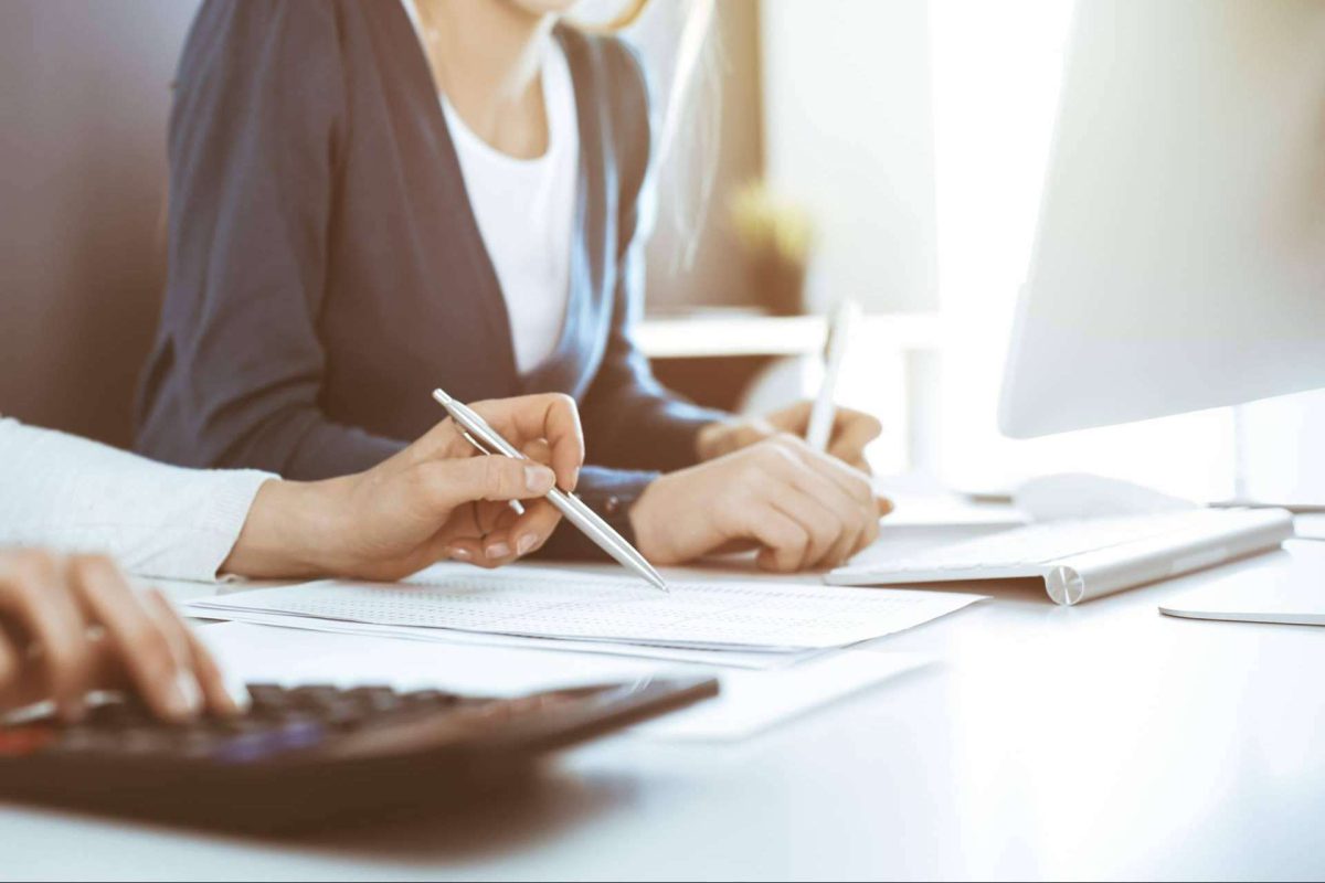 Los beneficios y diferencias entre la gestoría online y la gestoría ...