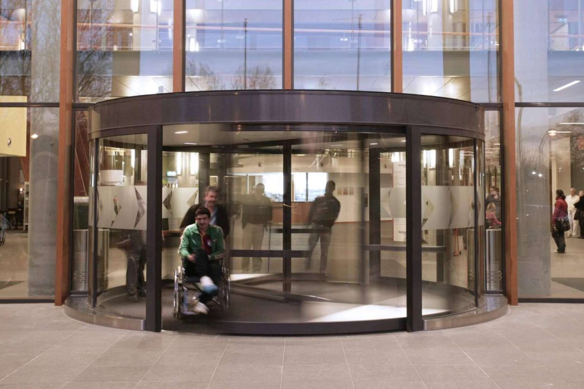 El catálogo de puertas automáticas peatonales de ASSA ABLOY - {DF} DiarioFinanciero